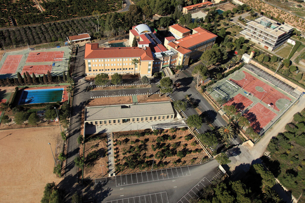Cumbres School Valencia - Red de Colegios RC
